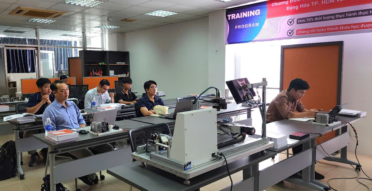 HAuA x Autonics - Khám phá lớp học chuyên sâu về hệ thống truyền động ...
